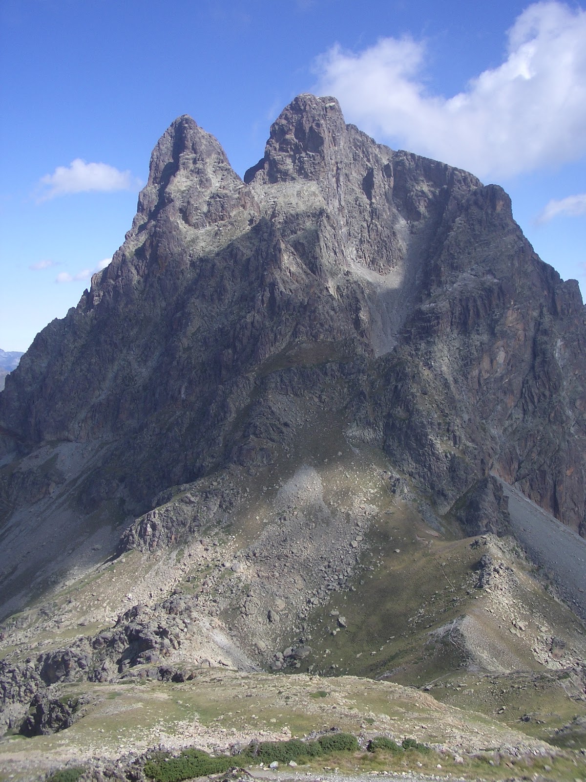 MONTAÑEROS DE LA BACHE: PICO PEYREGET (2.487 m.) (En suelo francés)