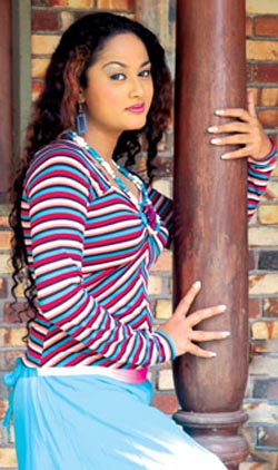 Finding Best Quality Products: Nilanthi dias - Sri Lankan Actress