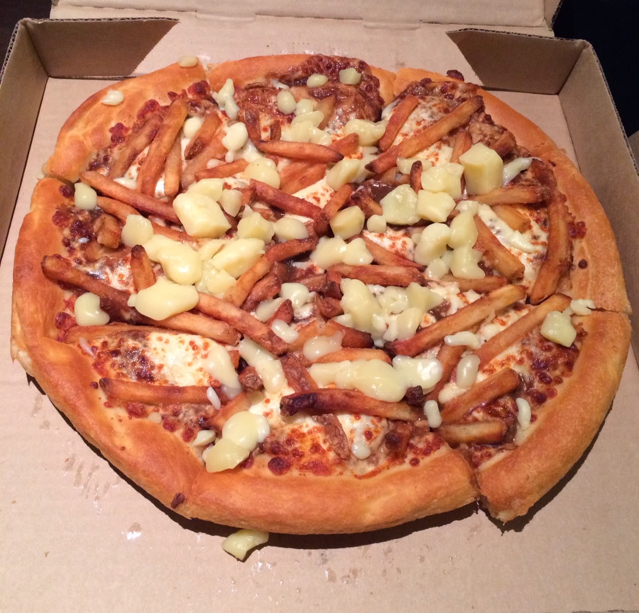 Poutine Pizza From Pizza Hut / ピザハットのプーティンピザ ~ I'm Made of Sugar ...