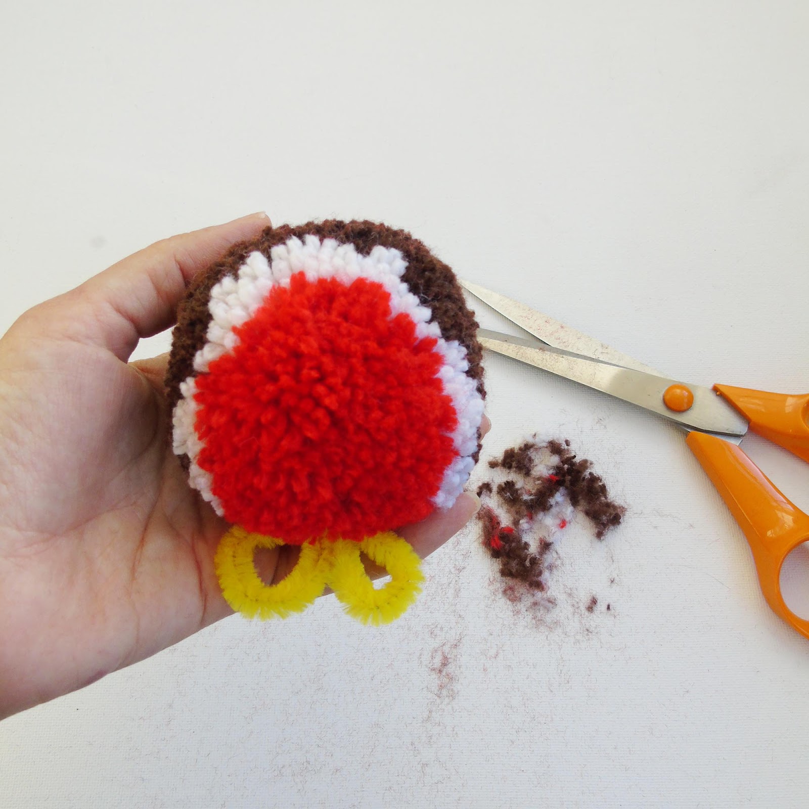 Me, You and Magoo: How to make festive pom pom robins