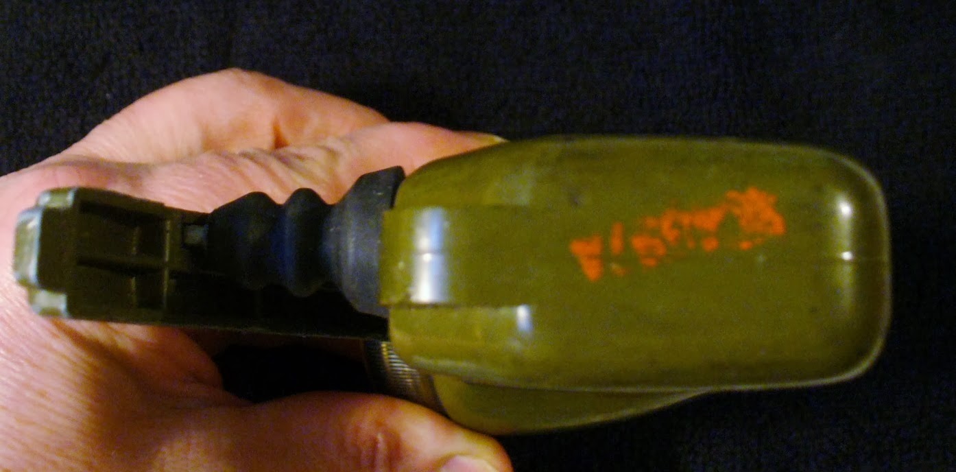 Webbingbabel: US Army WW2 Hand Energized Flashlight - DACO Lite