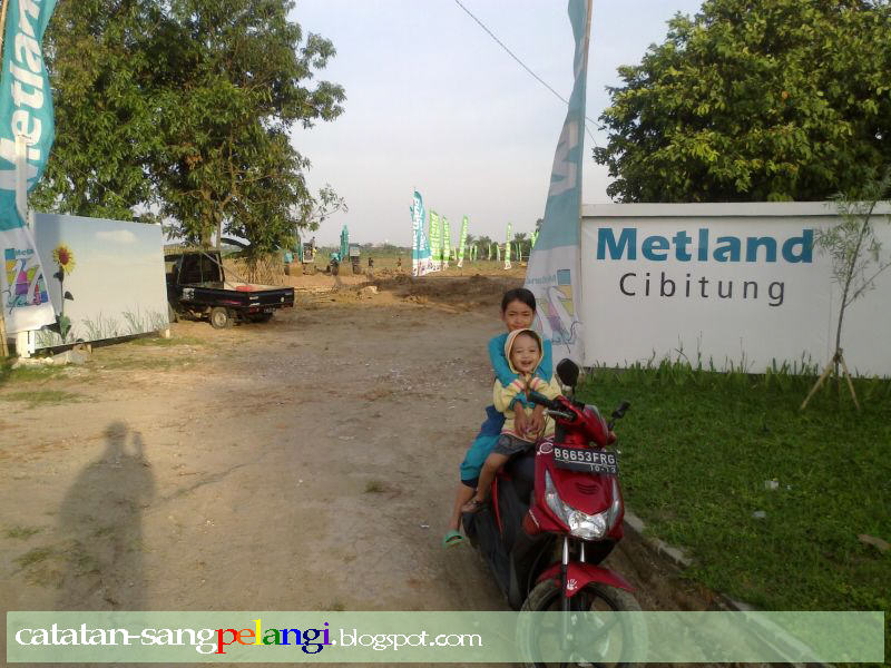 Metland Cibitung : Wah ... Sudah Di Pasangain Bendera-bendera | Catatan ...