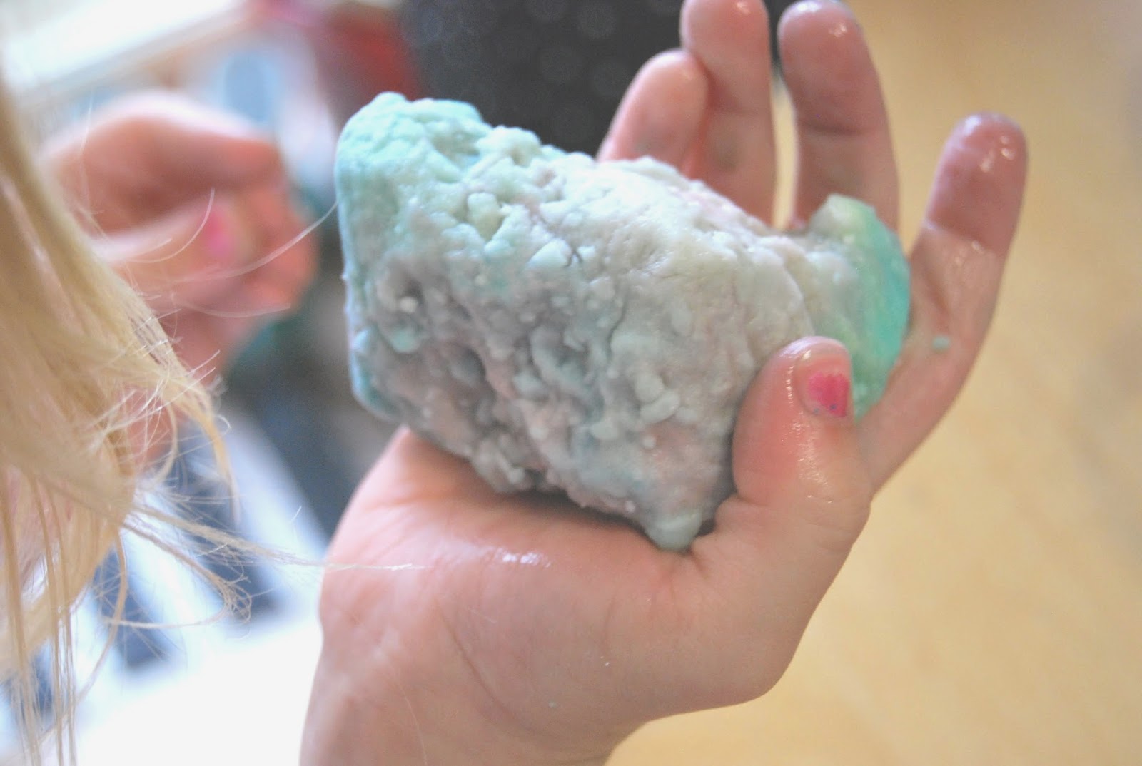 A Little Learning For Two: Simple Science - Bi Carb Rocks and Vinegar