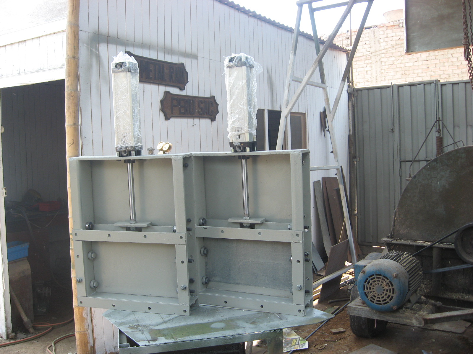 METAL RAID PERÚ - METALMECÁNICA: Fabricación de Compuertas Neumáticas