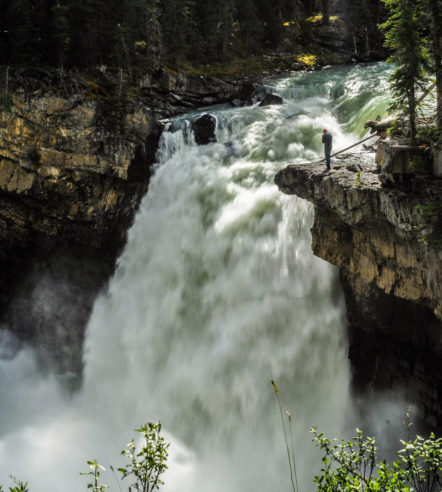 Waterfalls Alberta: Snake Indian Falls