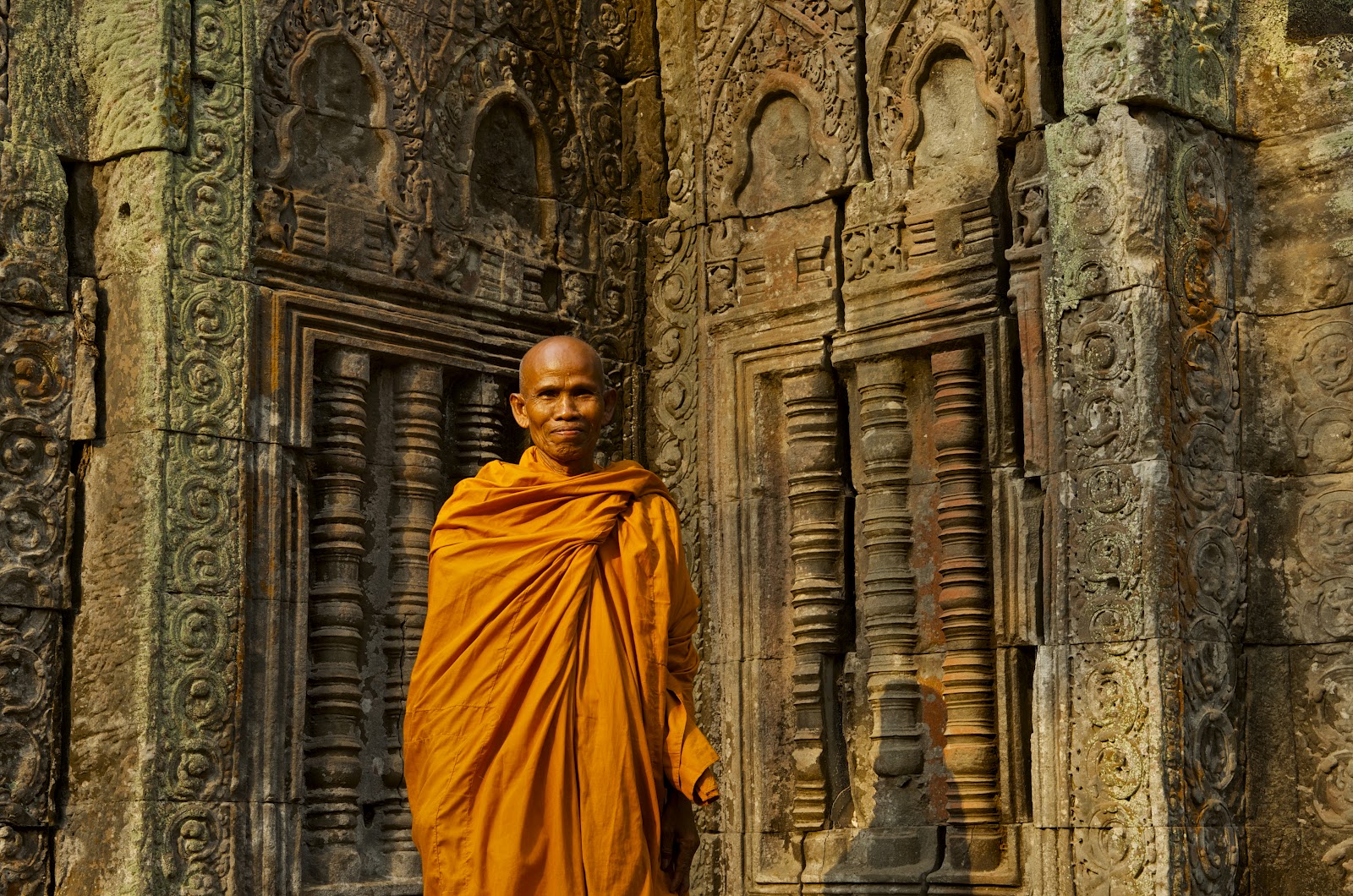 Photos: The Happy Monk at the Temples in Cambodia ~ Photography Imaging