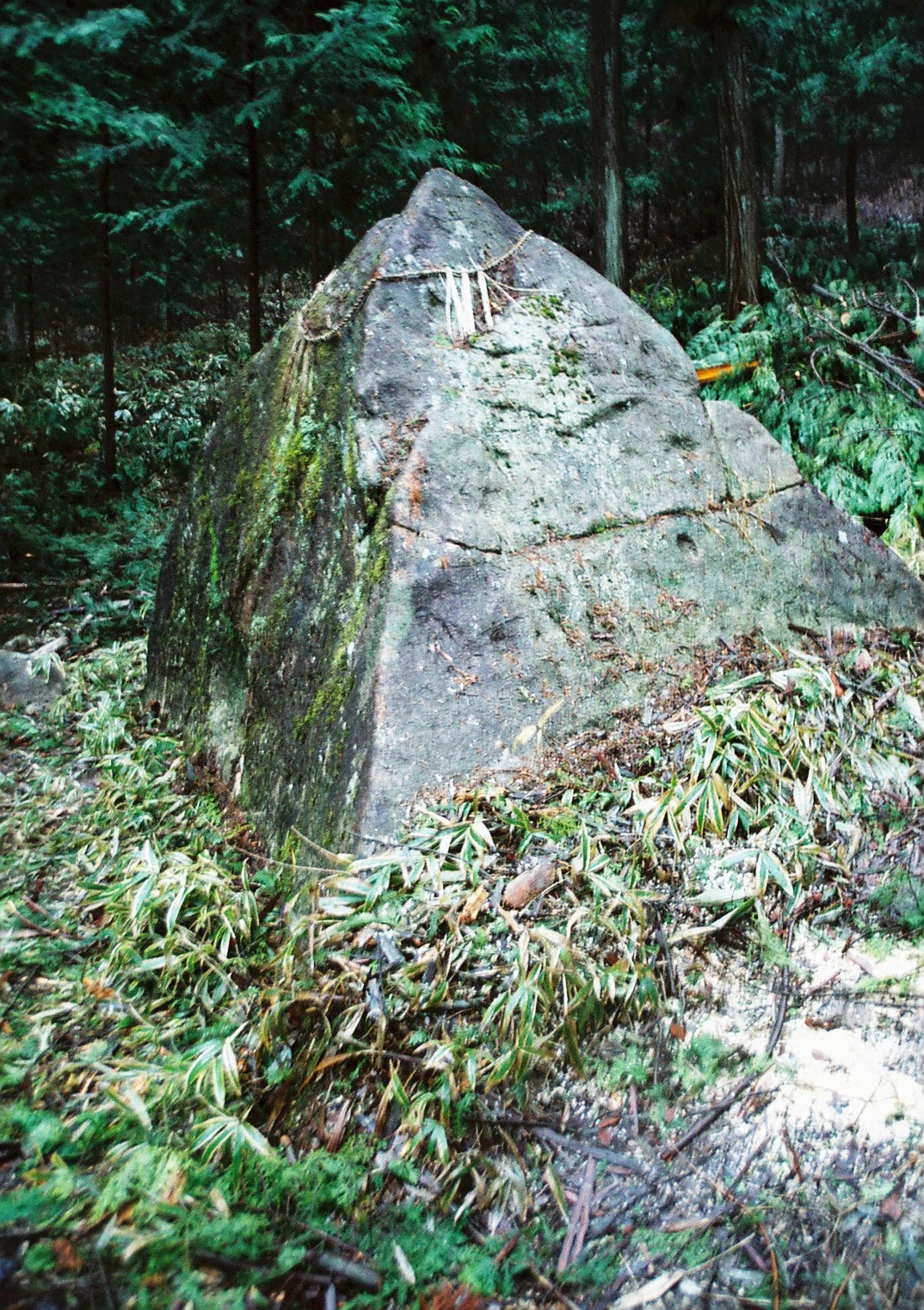 Sacred gateways of Japan: Japan's ancient megaliths & OOPARTS - photo ...