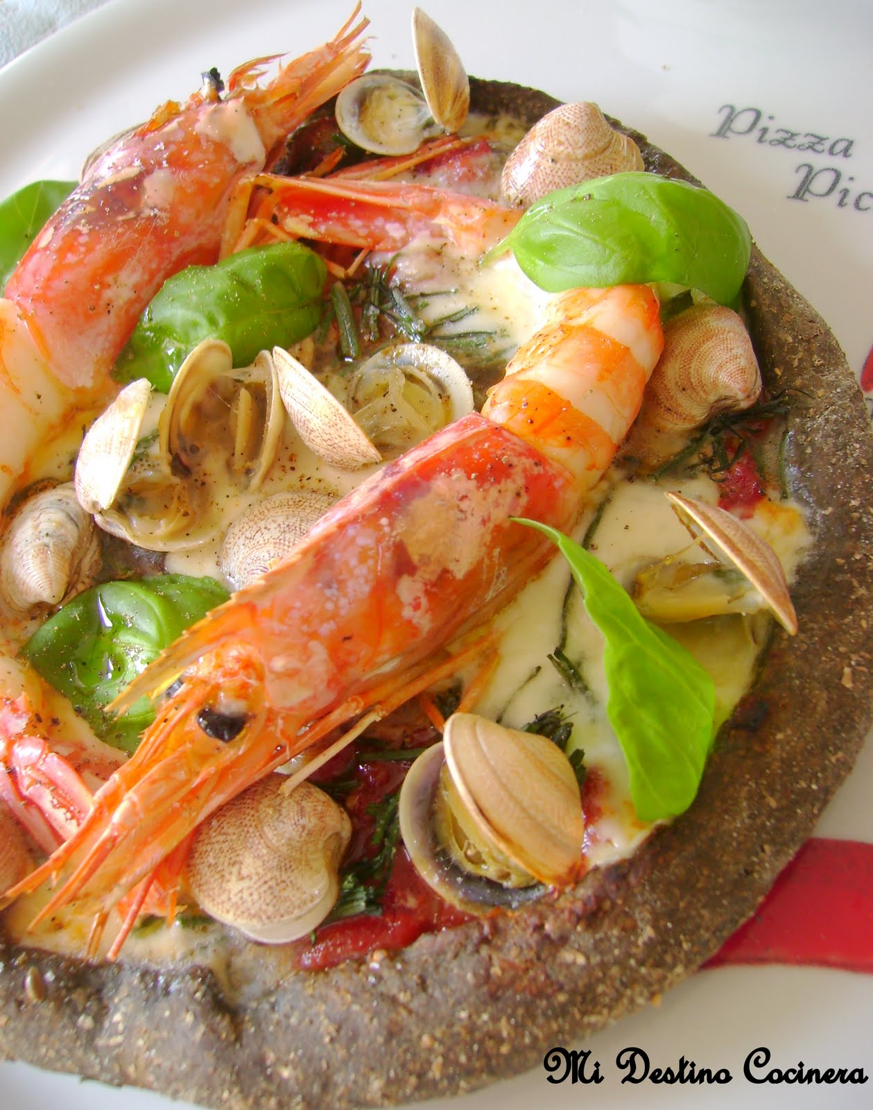 Sapore di Mare: Pizza Integral al Nero di Seppia con Frutos de Mar y ...