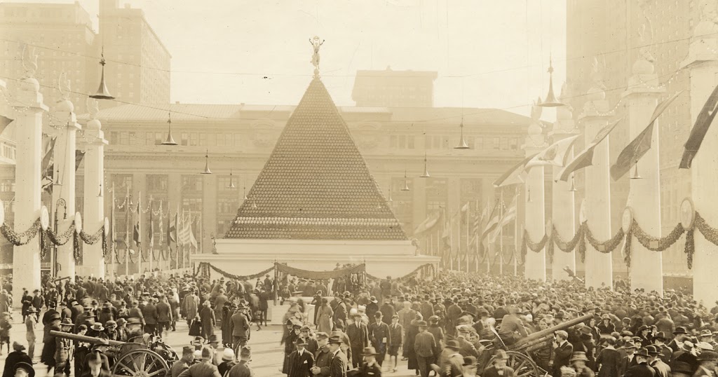Vintage Photos of a Giant Pyramid of Captured German Helmets From WWI ...