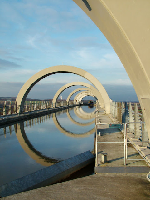 The Surreal Appeal of the Falkirk Wheel ~ Kuriositas