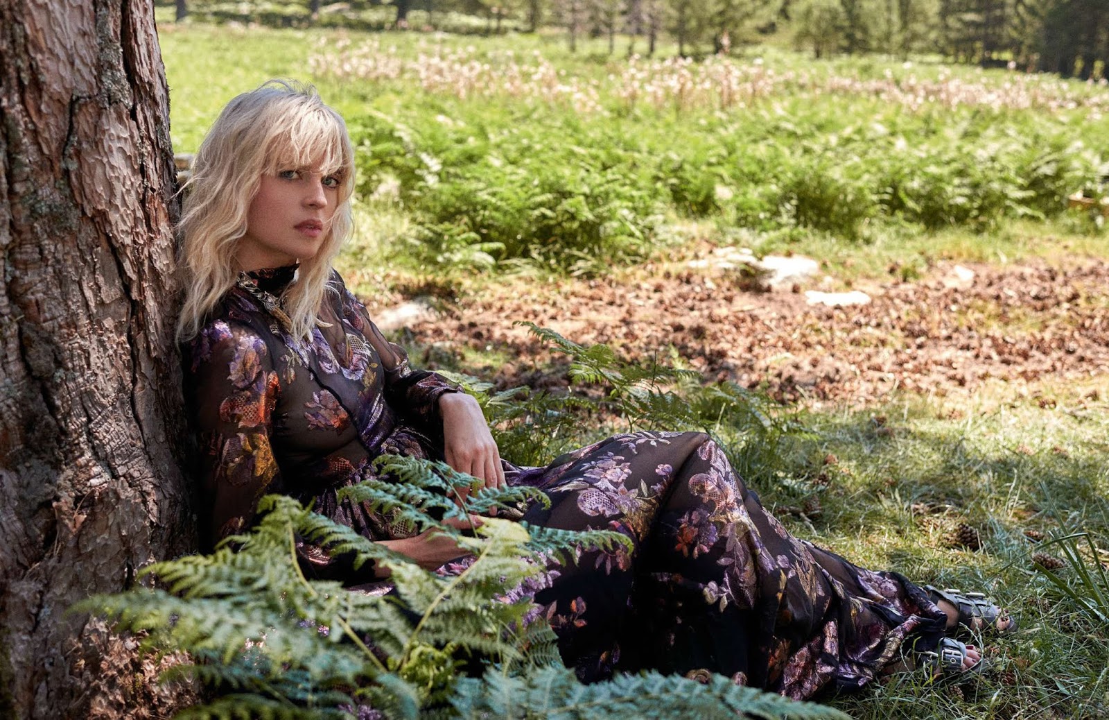 Hollysiz in Elle France July 13th, 2018 by Sam Hendel