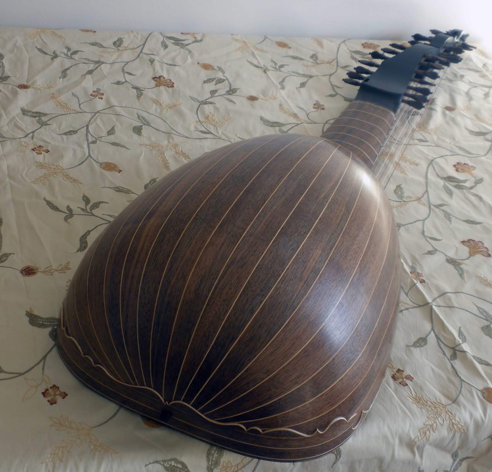 Buying a Lute: Baroque lutes