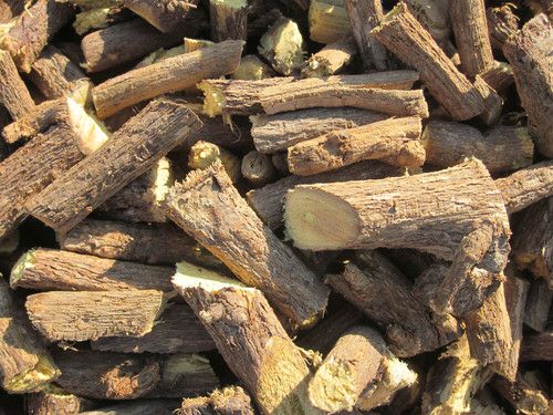 CHINAR SHADE : KASHMIRIS AND LIQUORICE ROOTS OR SHANGAR OR MULETHI