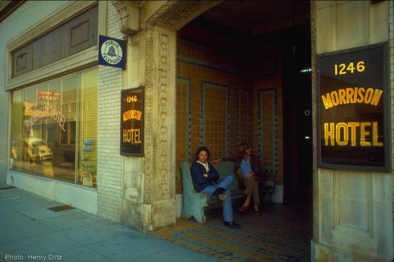 30 Rare Behind the Scenes Photographs From the Morrison Hotel's Album ...