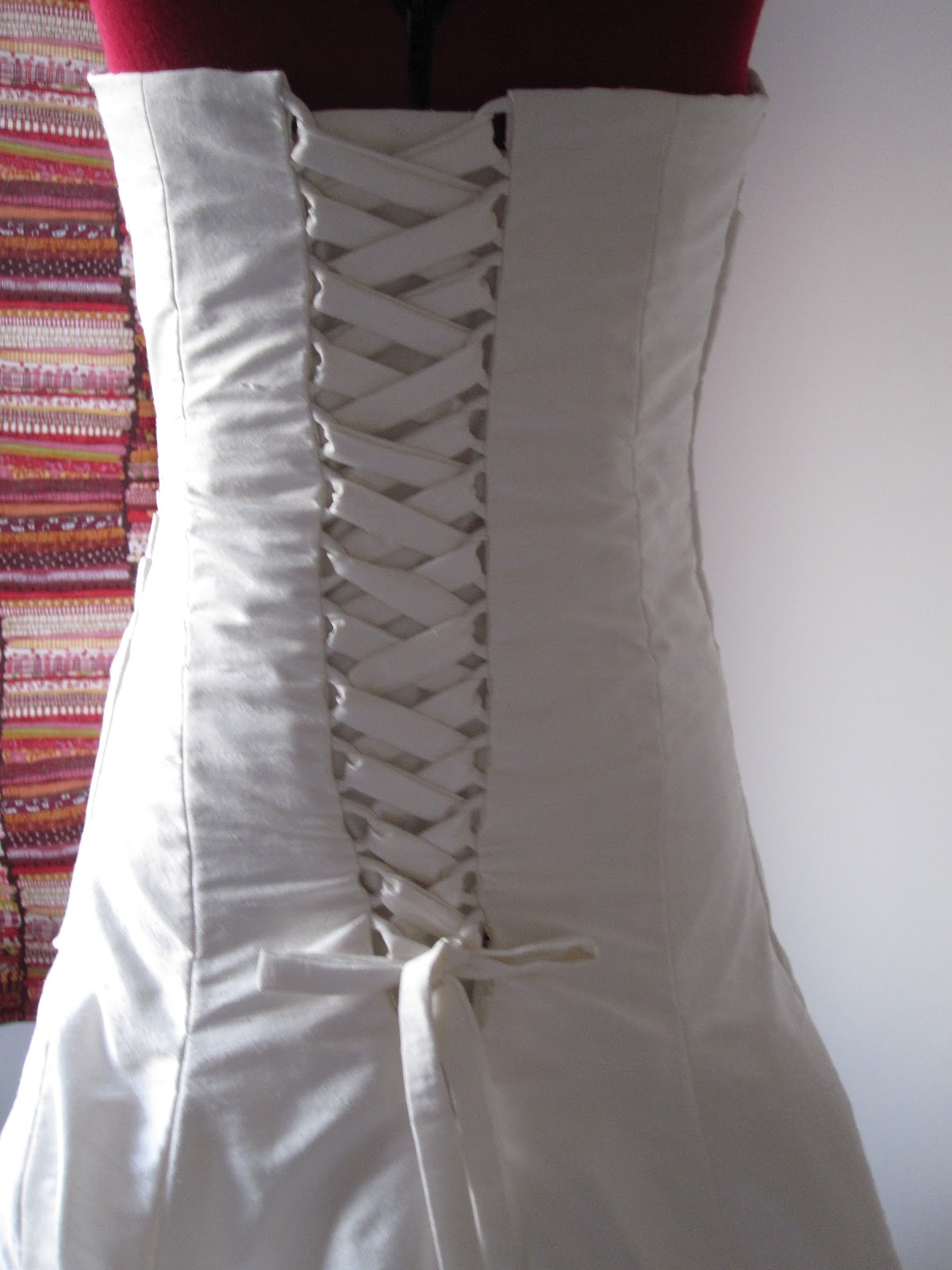 Queen of Darts: Lace-up back - done!