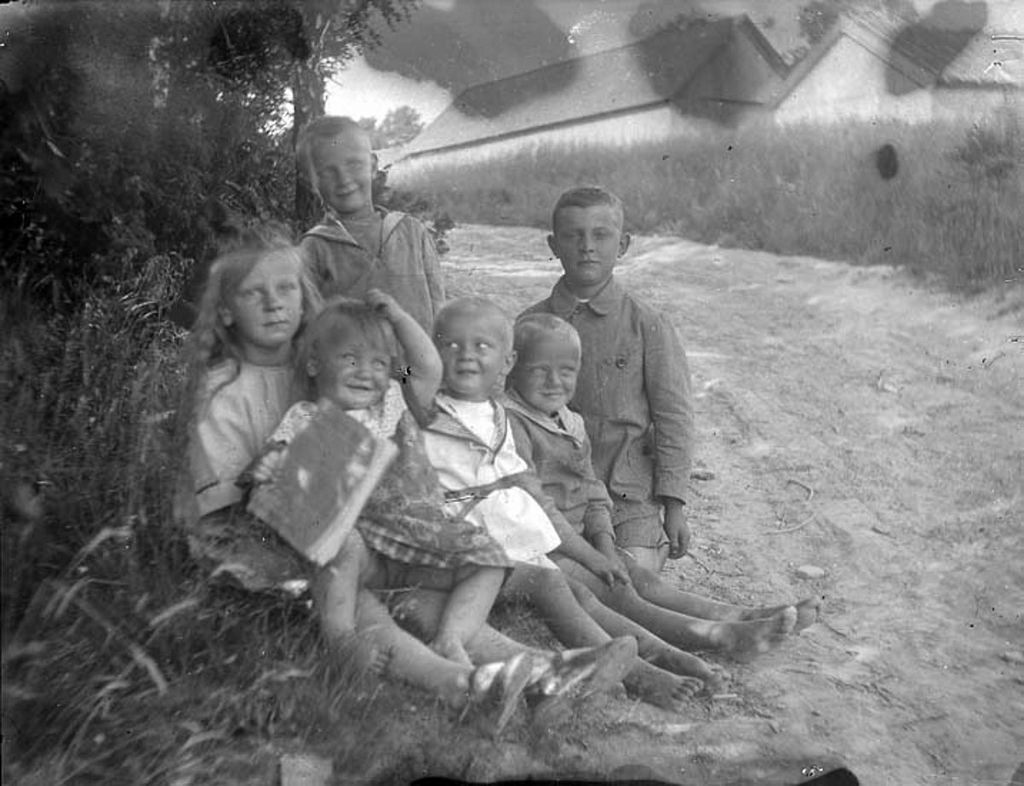 Those Were Old Barefoot Days – Lovely Vintage Photos Prove That ...