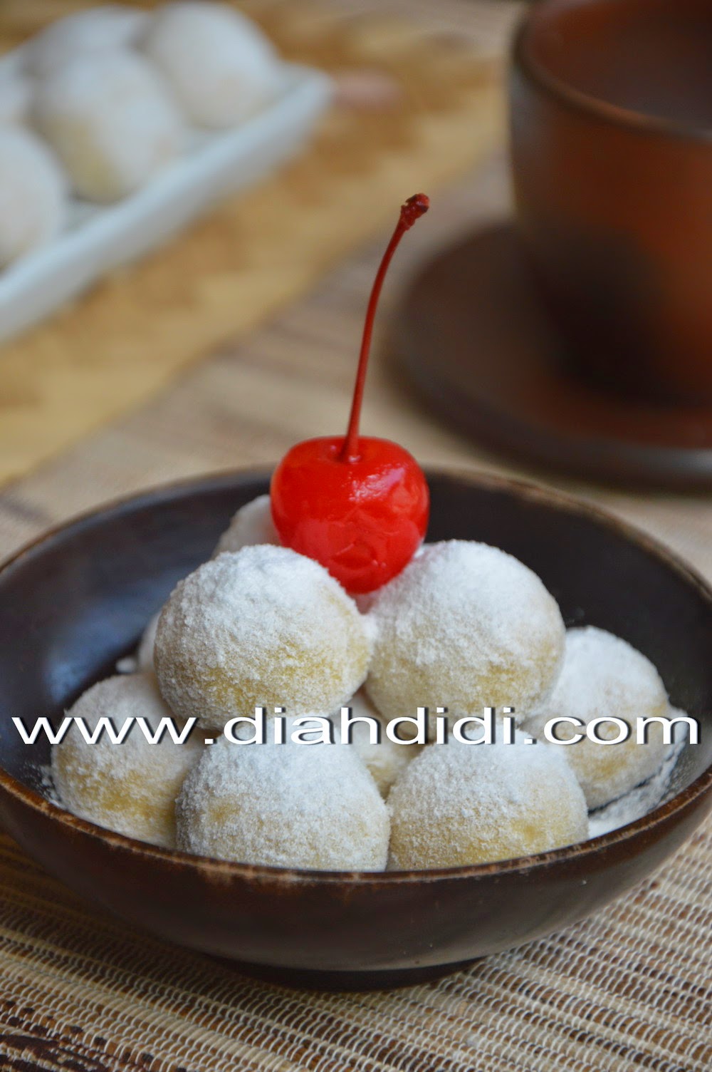 Diah Didi's Kitchen: Kue Putri Salju Isi Kismis