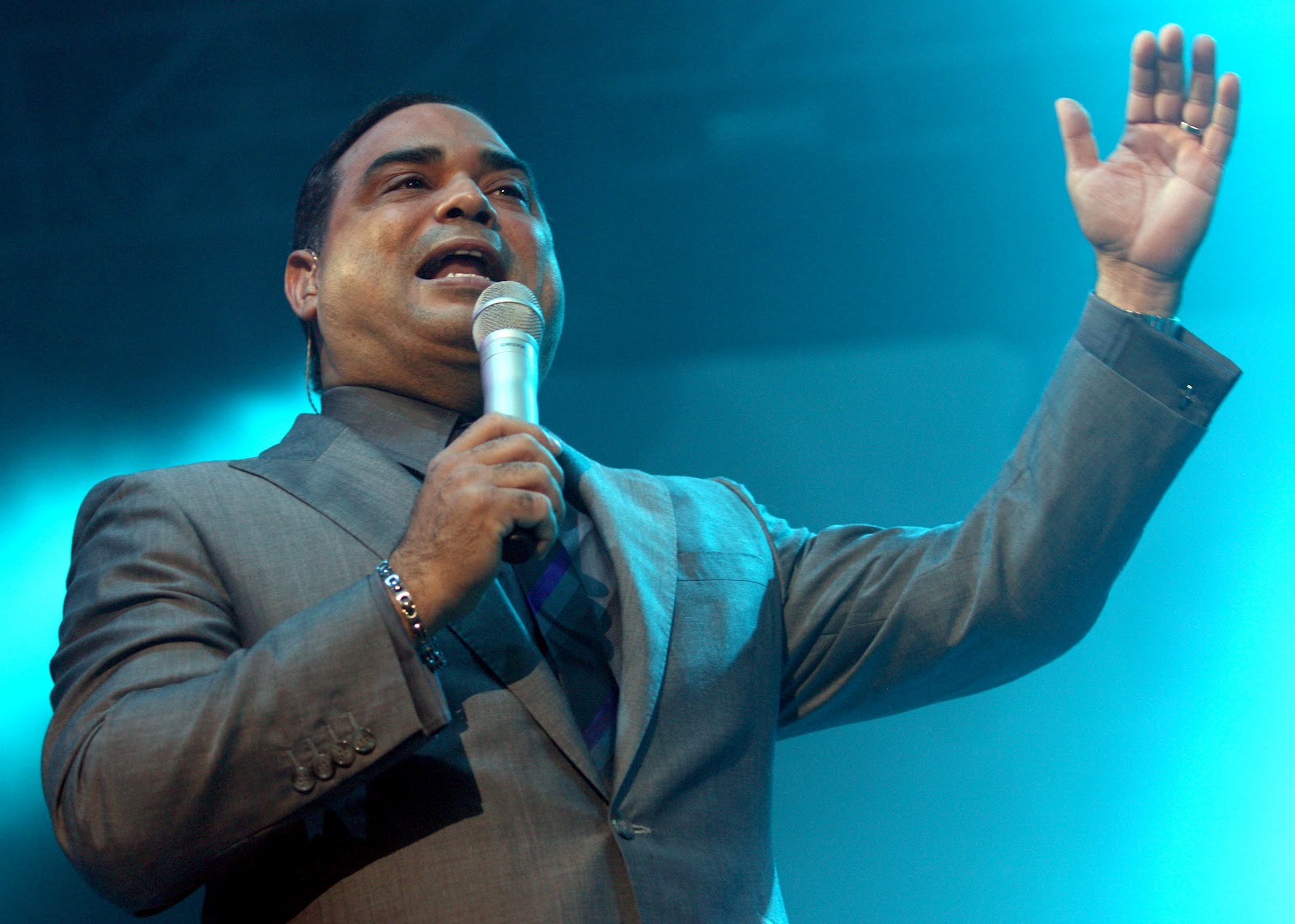 SMILE: GILBERTO SANTA ROSA