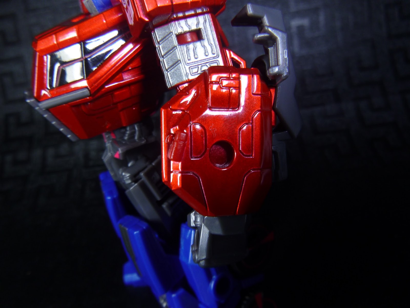 Review: Transformers Generations Optimus Prime | Night's Corner