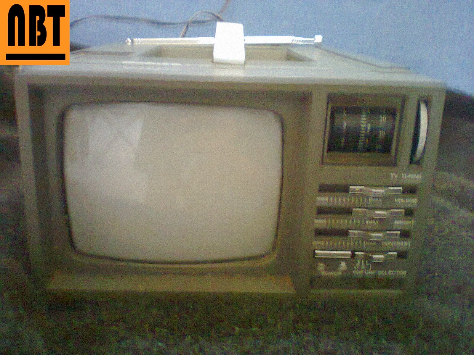 Nostalgia Brasil Total: Rádio TV - Deluxe 5 Portable B/W TV-AM/FM Rádio