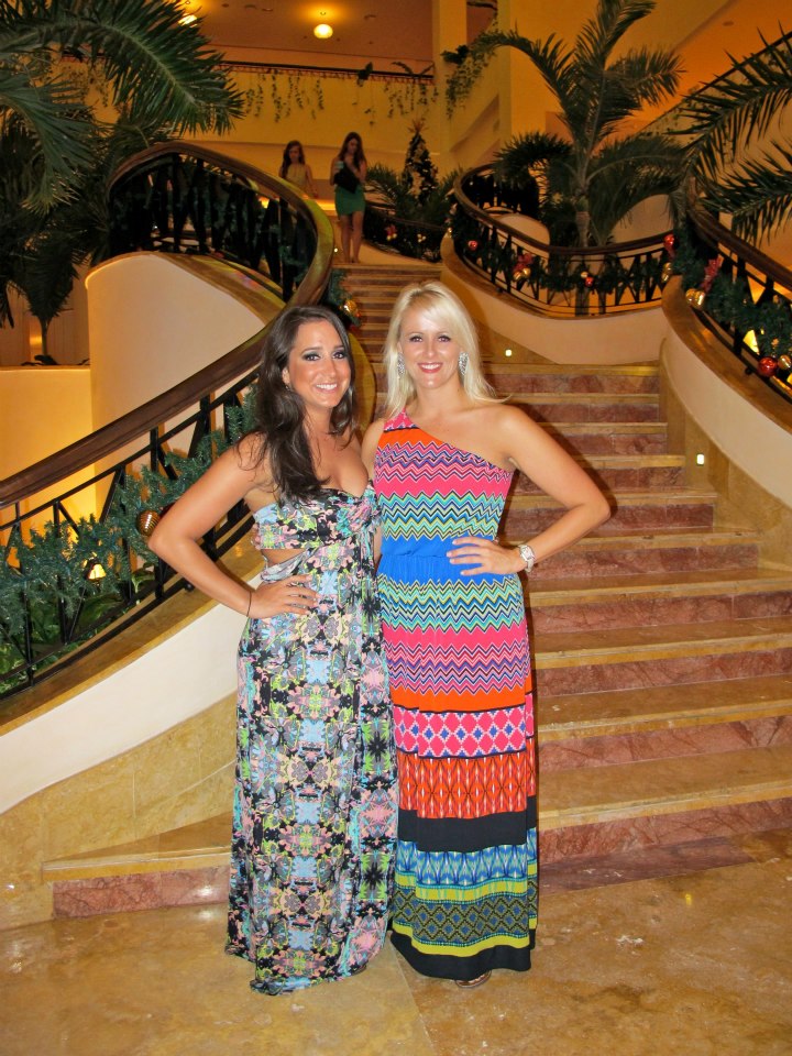 Julia Brezing : Julia Brezing goes to a wedding in Mexico