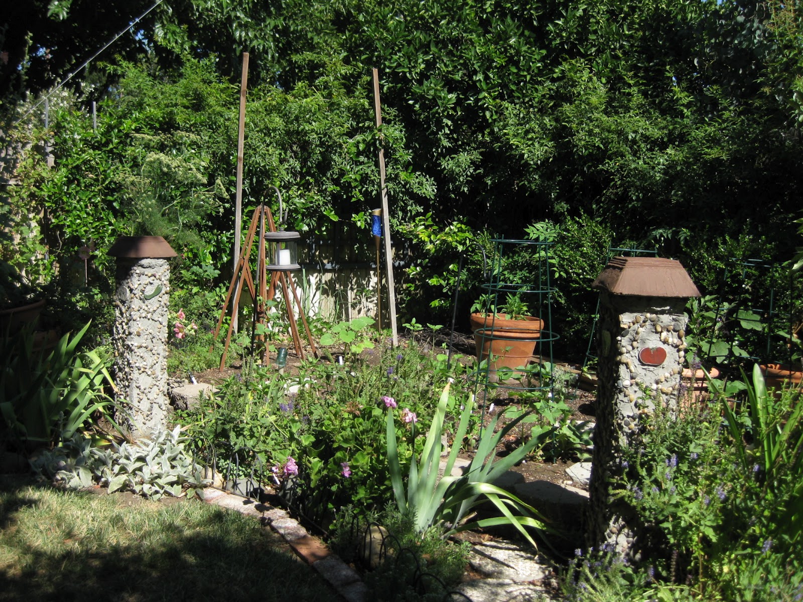 Growing A Garden In Davis: Make Your Own Garden Pillars