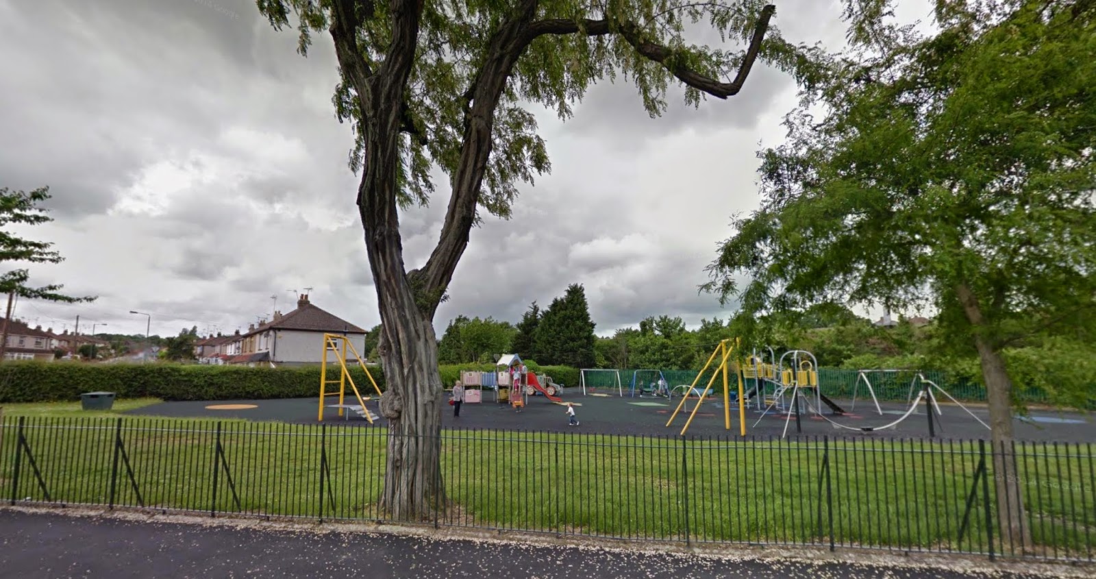 Arthur Pewty's maggot sandwich: Hogwarts in Erith?