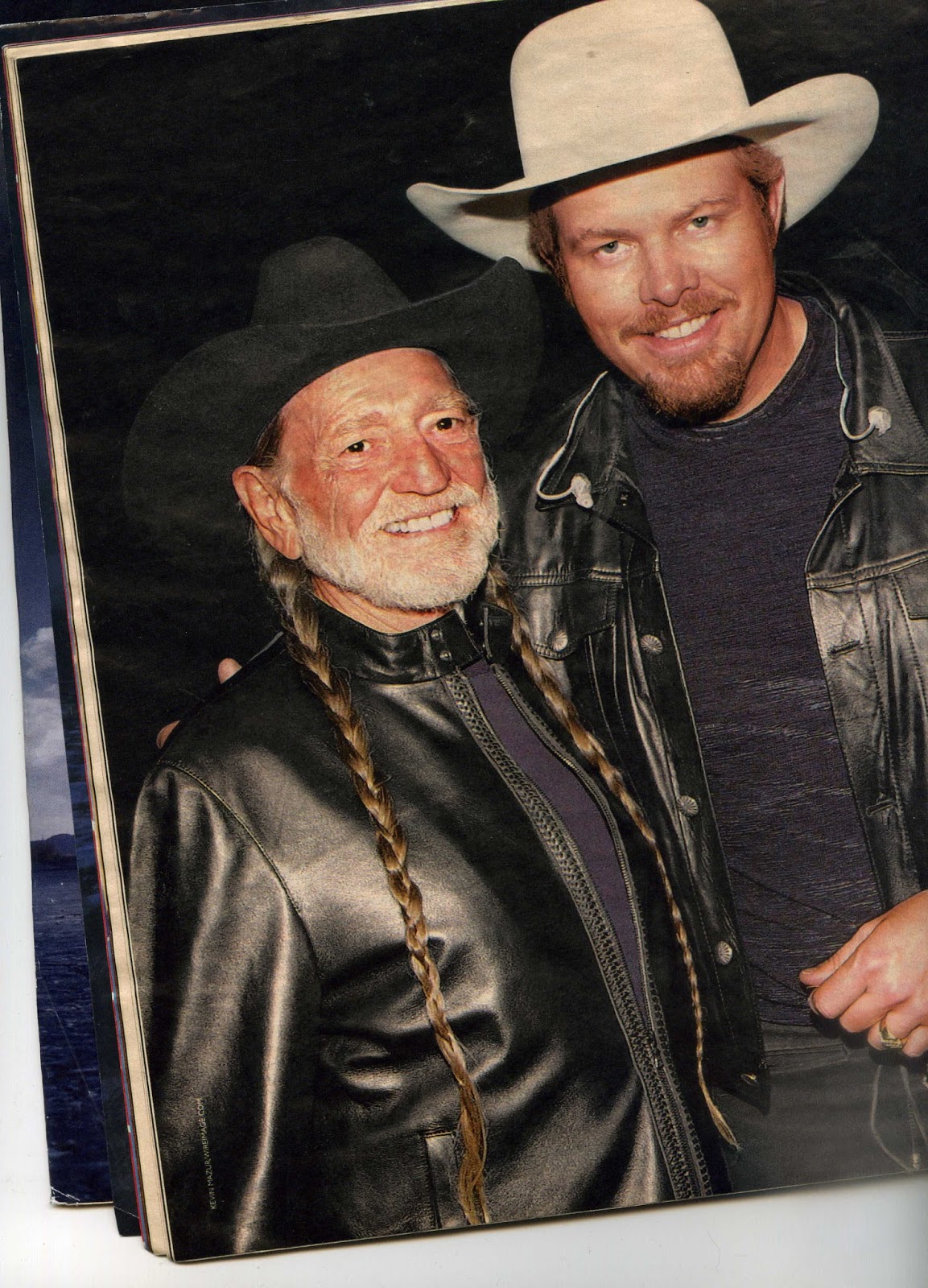 ThessBomb: Toby Keith & Willie Nelson - Beer For My Horses (2002)