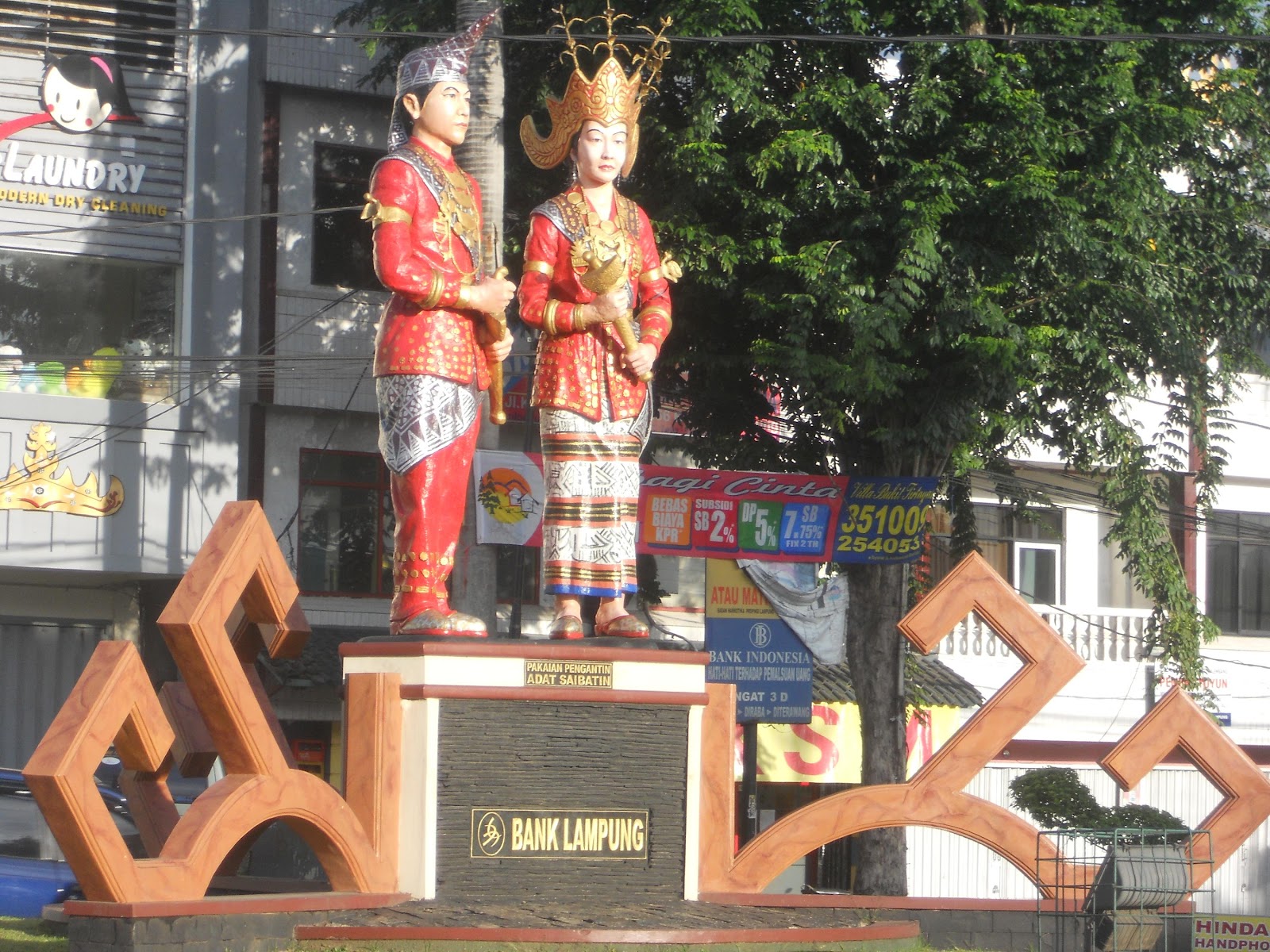 Monumen Suku Lampung " Sai Batin " - Rohyanudin
