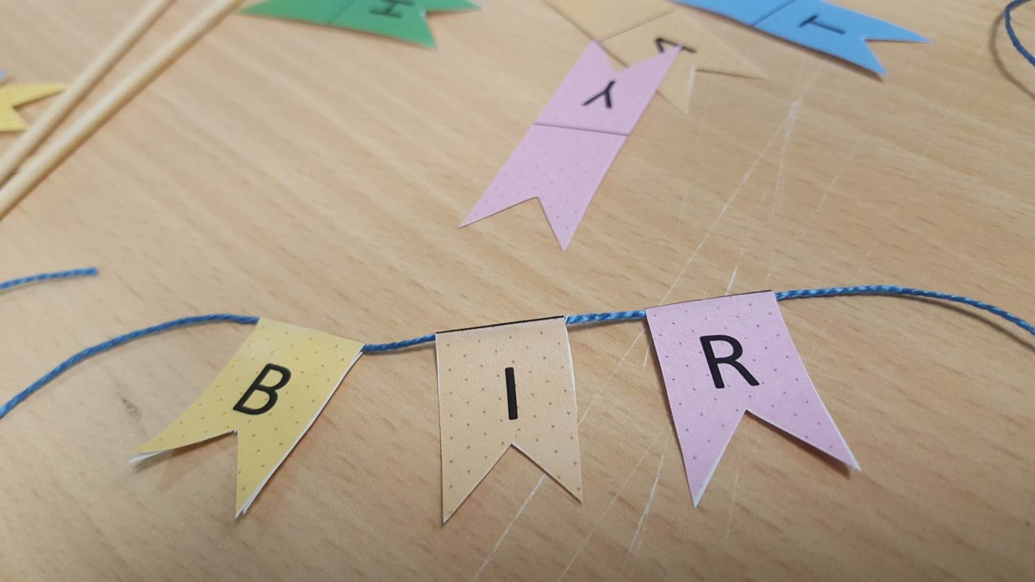 happy birthday mini banner/cake banner (free printable) |Keeping it Real