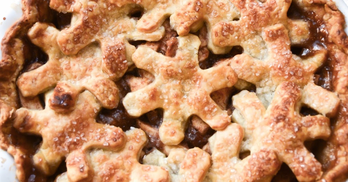 i heart baking!: snowflake cutout apple pie for christmas