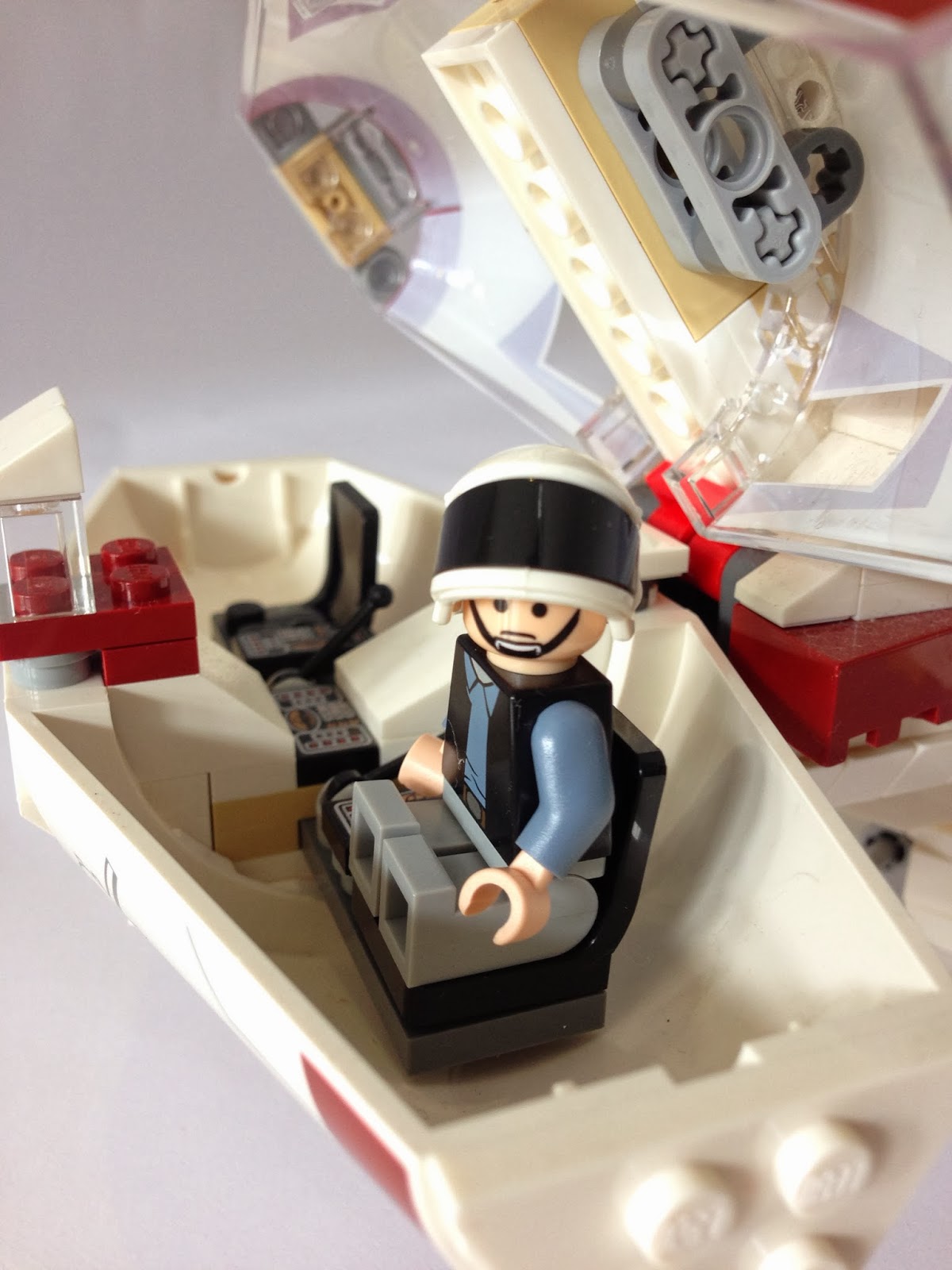 The Marriage of LEGO and Star Wars: Review: 10198 Tantive IV