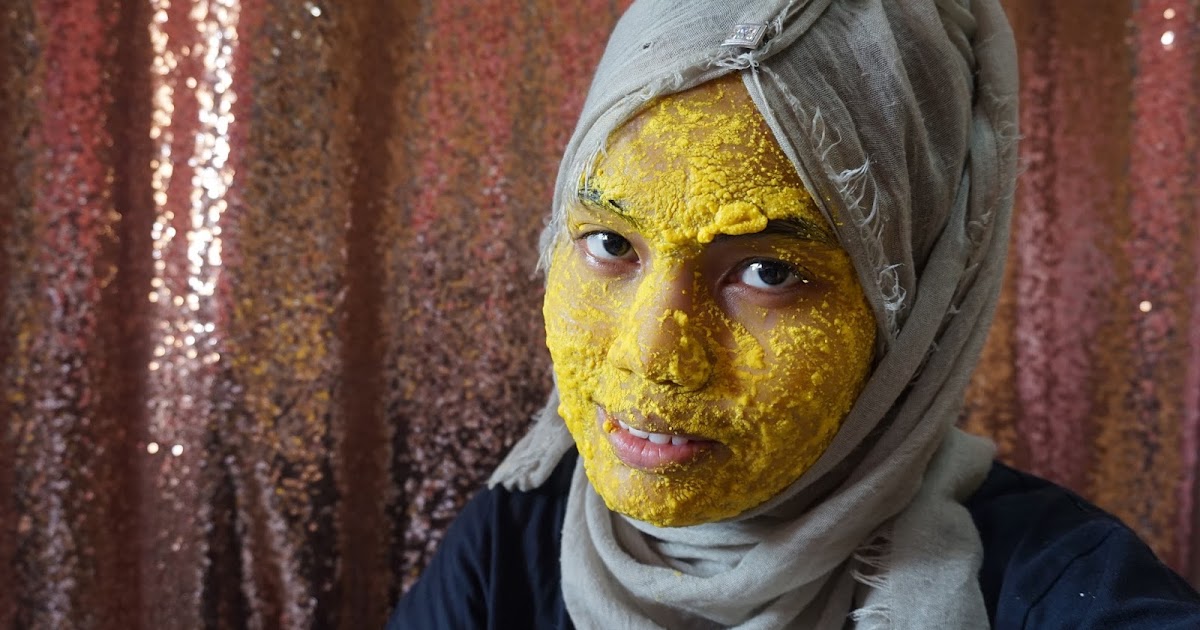 SCRUB DENGAN KUNYIT. MUKA TAK KUNING PUN! - Mek Onie