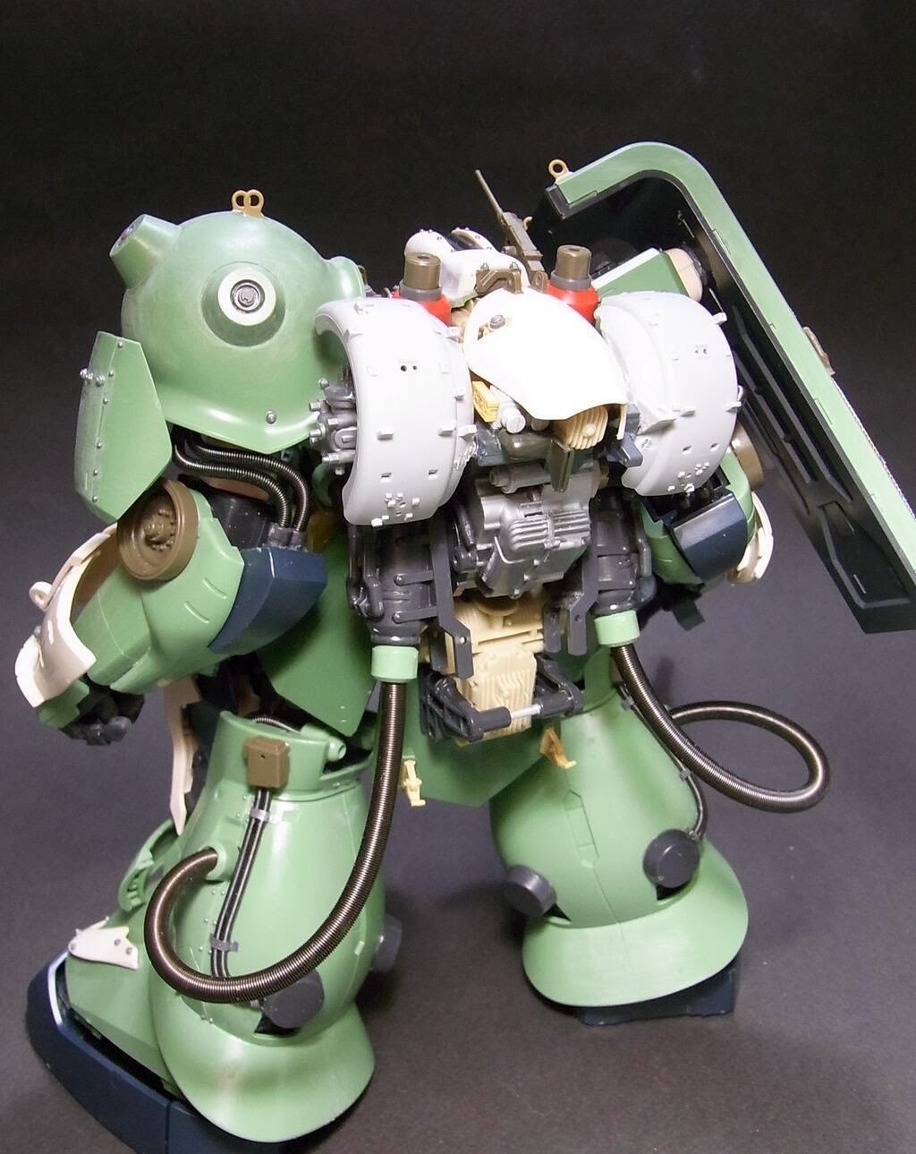 Toriyama's Custom Zaku - Custom Build + Diorama - Gundam Kits ...