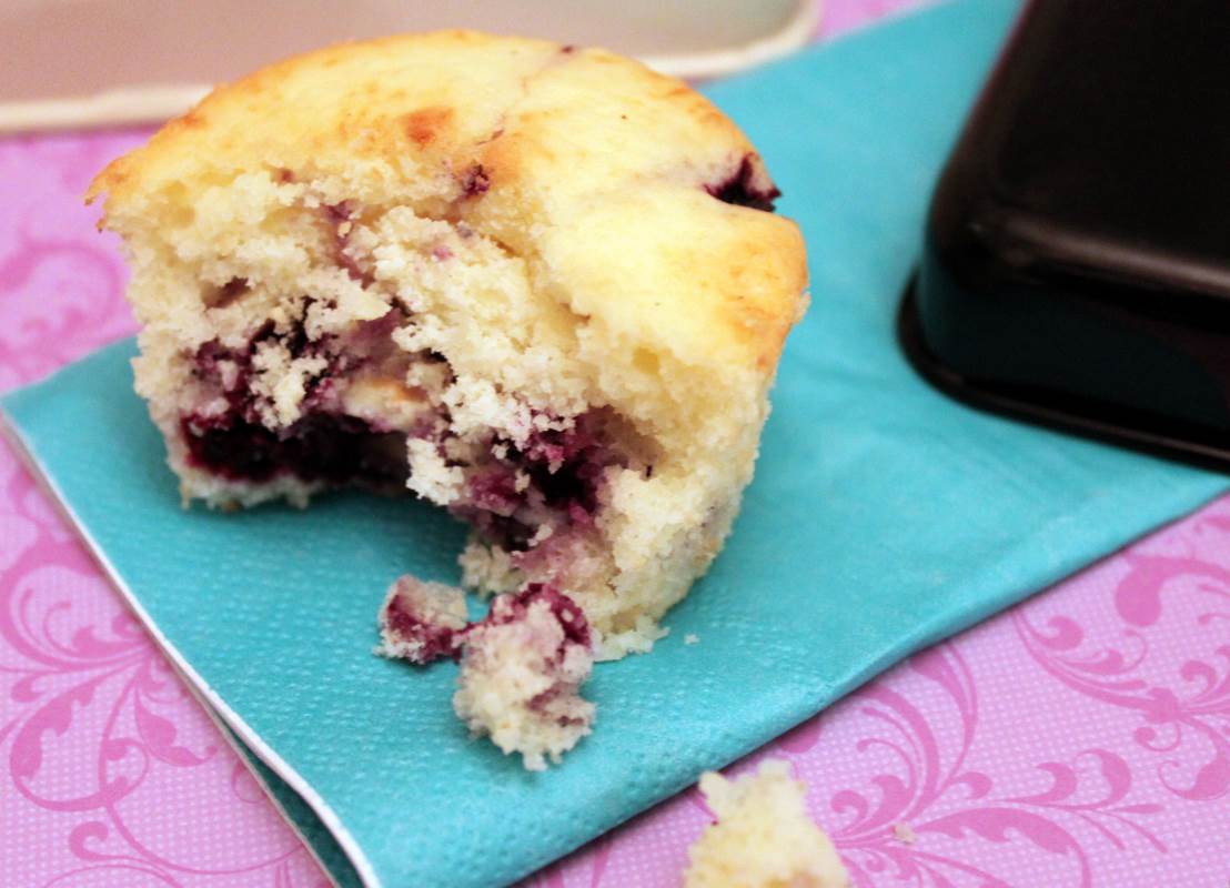 Hunajamurun aarrearkku: Mustikka-valkosuklaa muffinssi