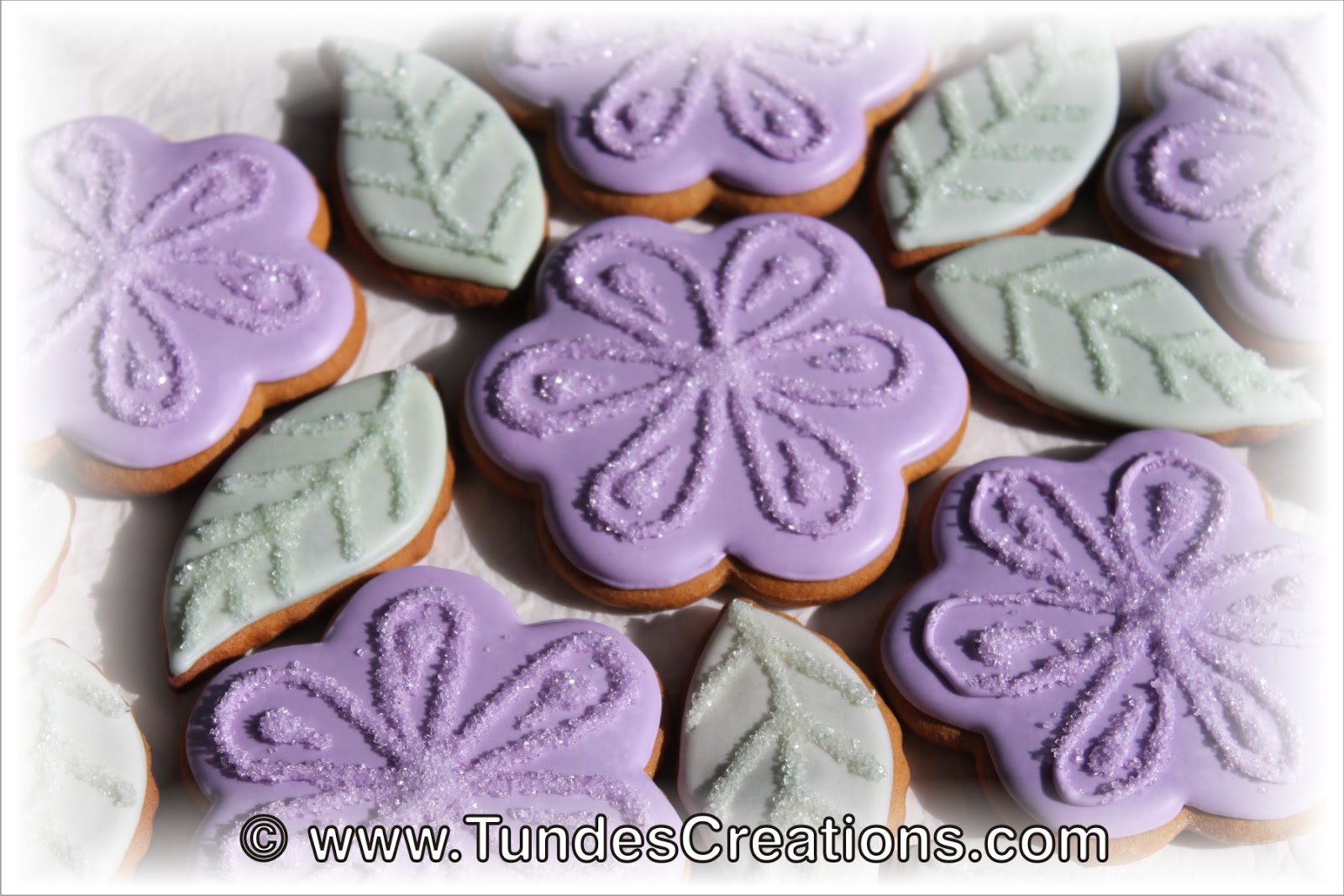 The Gingerbread Artist: Purple flower "thank you" cookie set with ...