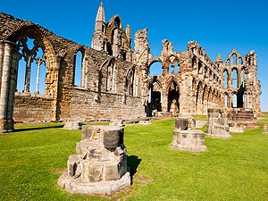 Famous World: Famous Abbeys In England