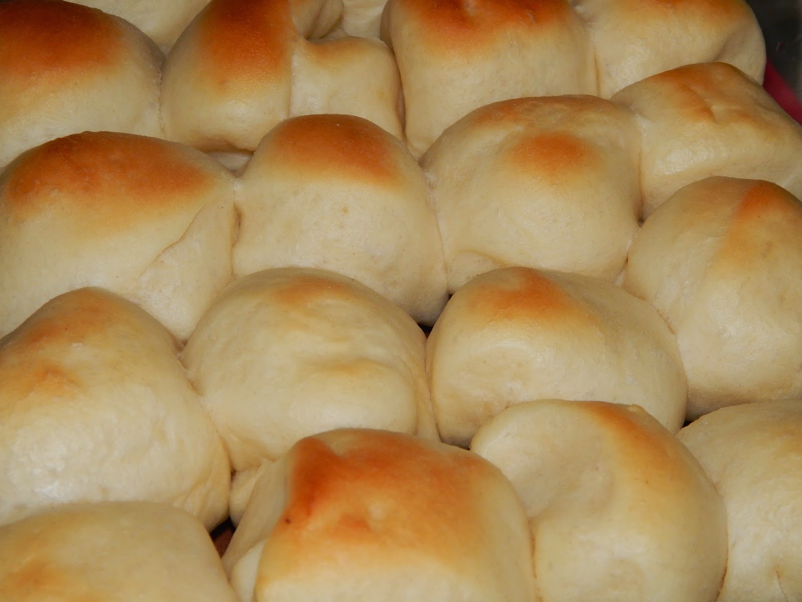 The Canadian Domestic Wannabe: Buttery Bread Machine Rolls
