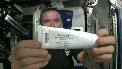 Ένας αστροναύτης μας διδάσκει για το διάστημα σε GIFs