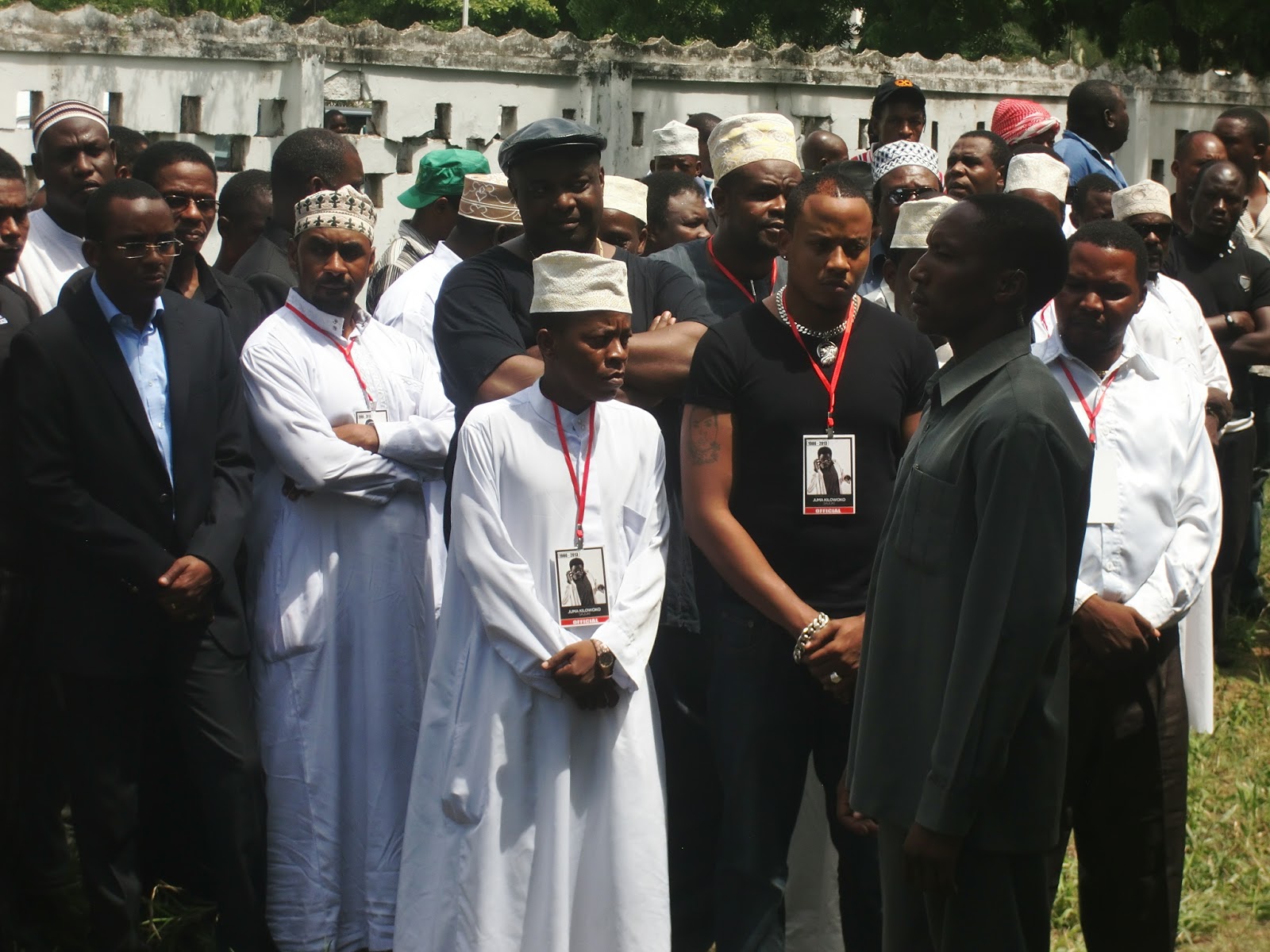 STRAIKA: TAZAMA MAPICHA YA KABURI LA SAJUKI NA 'FULL' MAPICHA YA ...