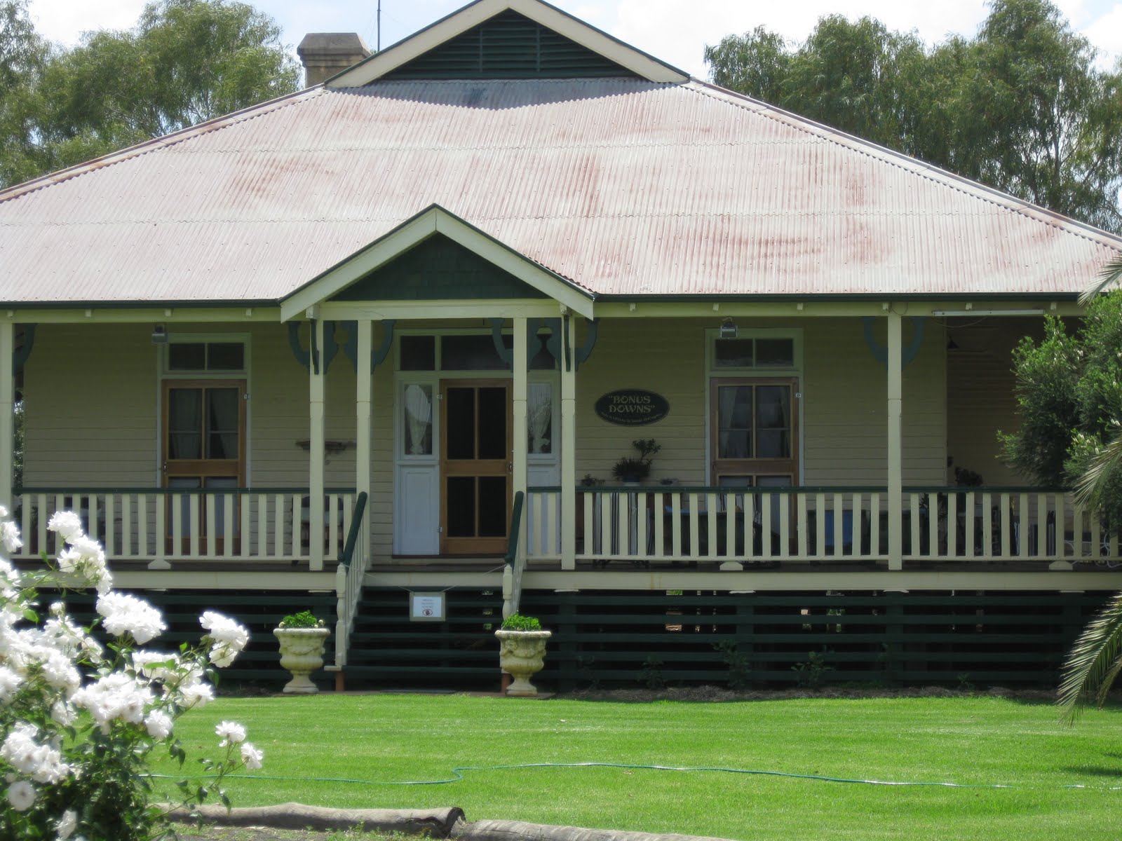 Robin's Double Life: Bonus Downs: Mitchell Qld