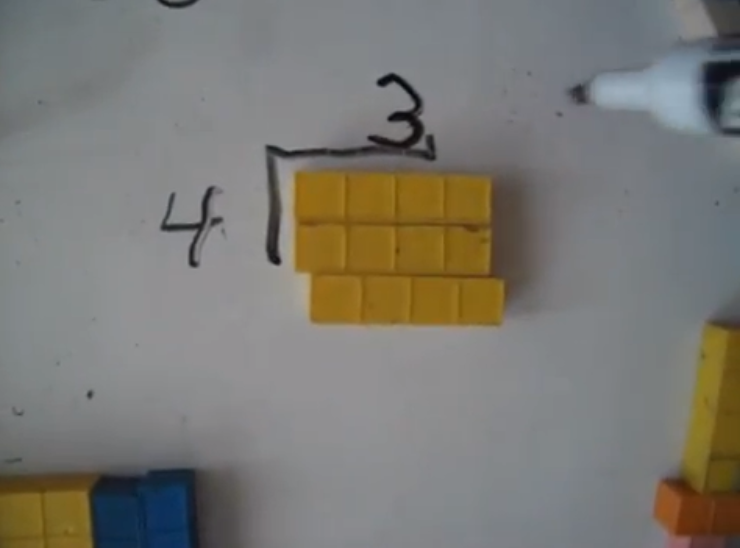 Crewton Ramone's Blog of Math: Long Division With Base Ten Blocks