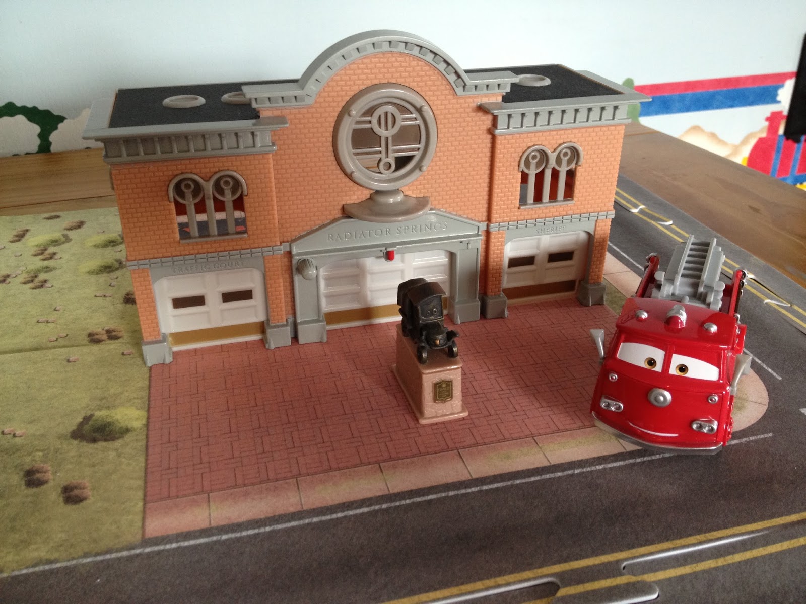 Dan the Pixar Fan: Cars: Courthouse Playset
