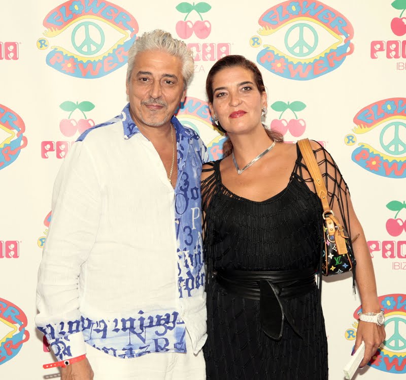 El Observador Solitario: ÉXITO DE LA FIESTA FLOWER POWER VIP 2011 EN PACHA