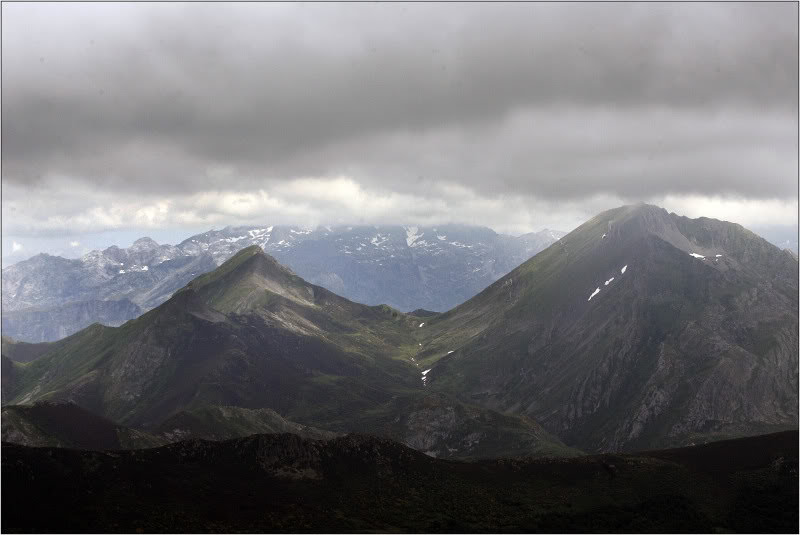 Nuestras montañas.: Picu Lago 2.007 mts. Desde el puerto de Las Señales.