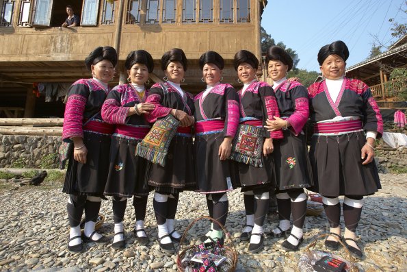 FolkCostume&Embroidery: Introduction to the costumes of the Hmongic ...