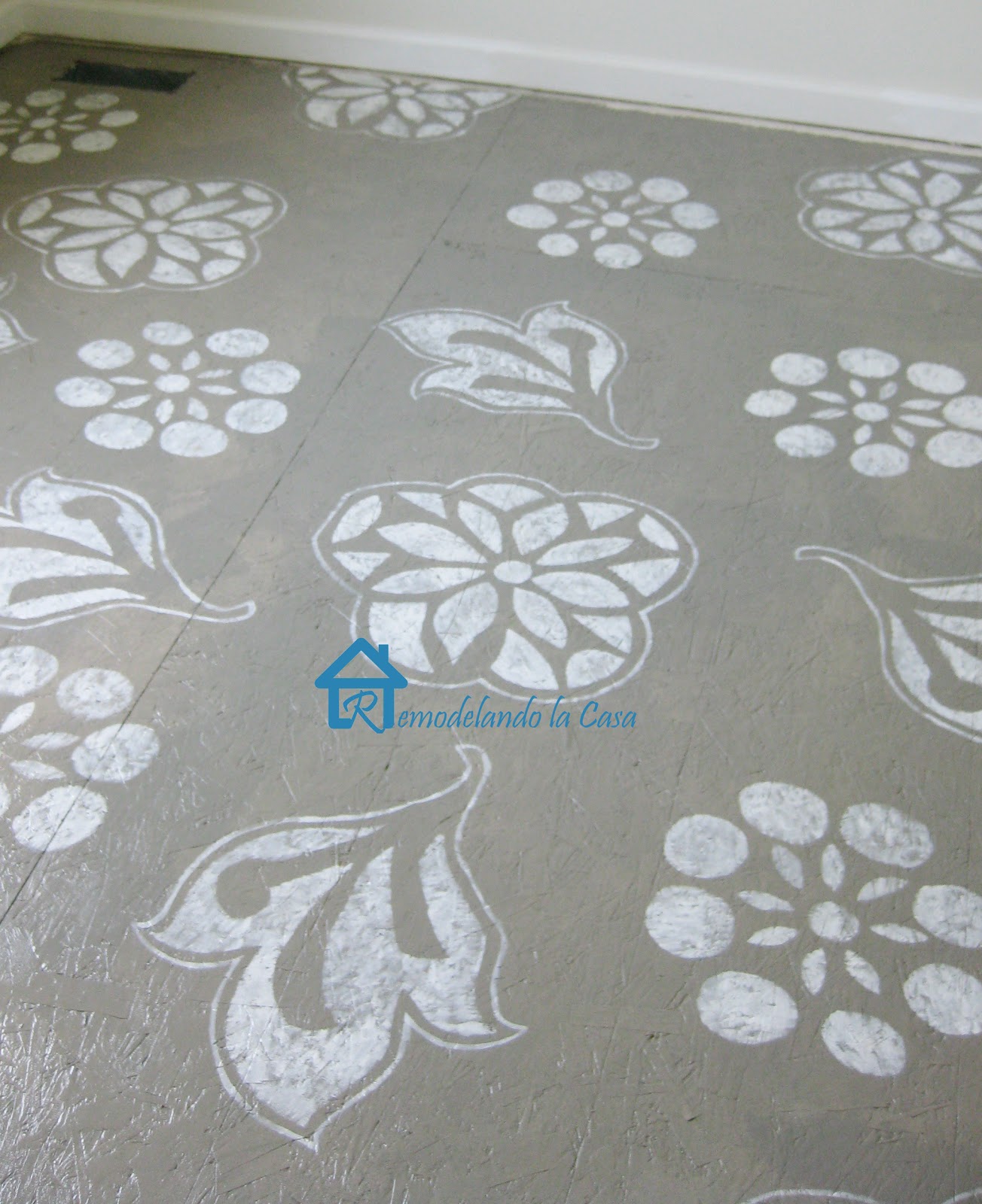 Diy - Painted Designs on Floor - Remodelando la Casa
