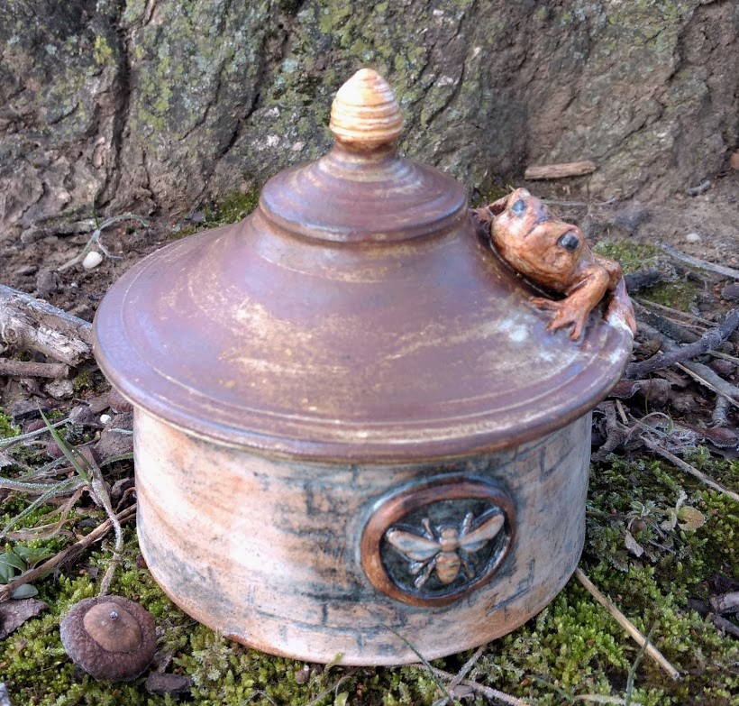 Acorn Pottery: Toad houses...with toads