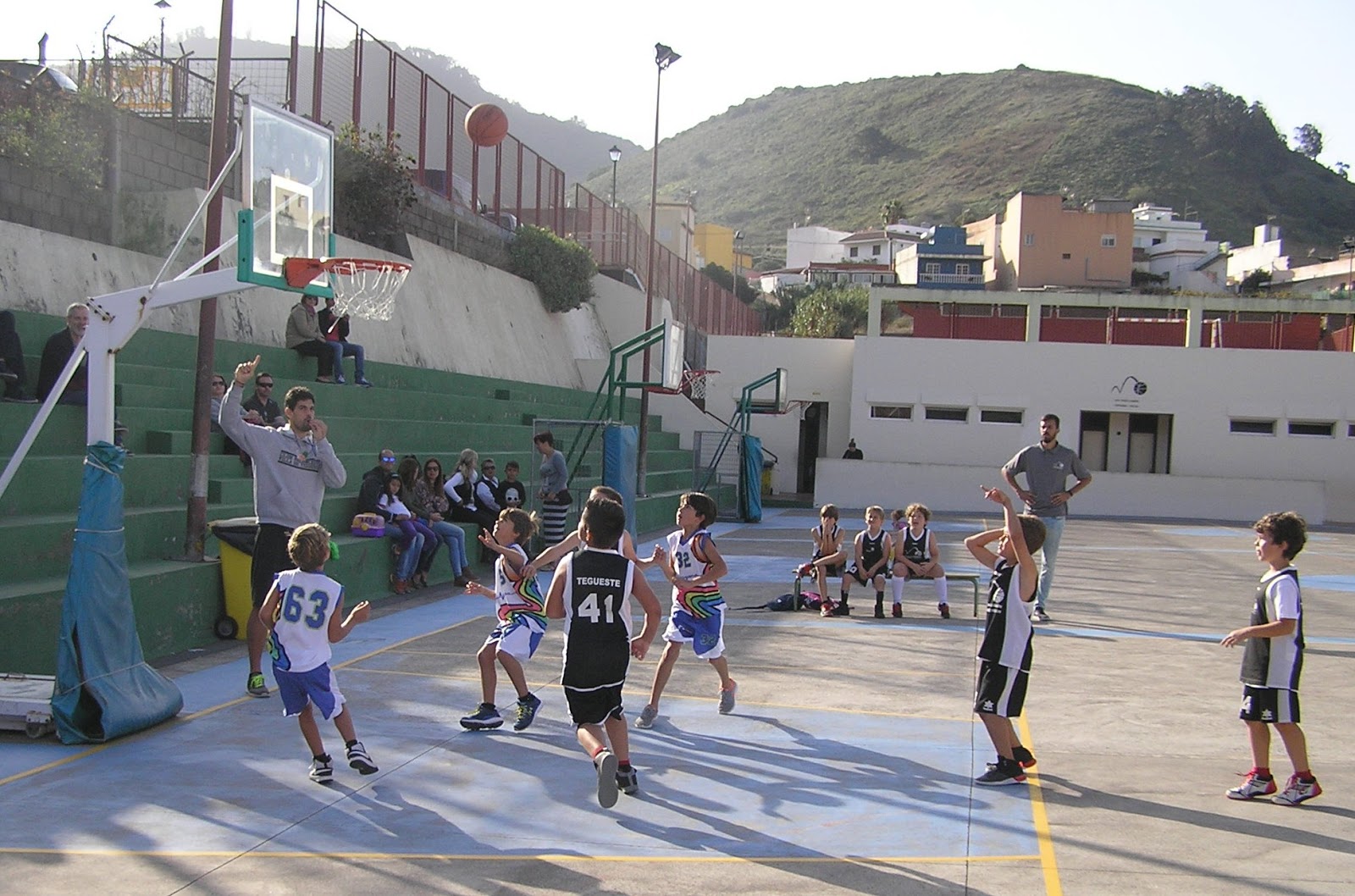 .: 3ºNIÑOS ARRASADOS POR EL NURYANA