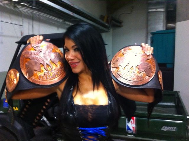 She's Fantastic: WWE Superstar ROSA MENDES!